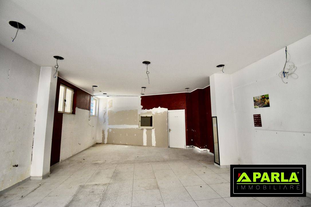 Locale commerciale in Vendita