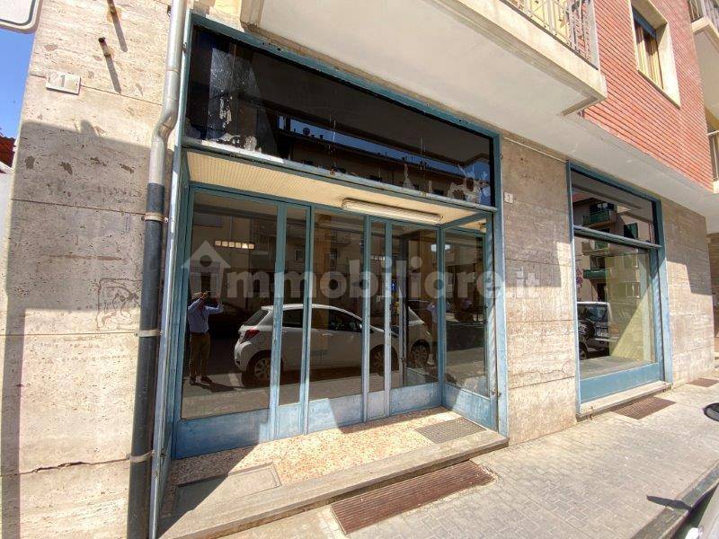 Locale commerciale in Vendita