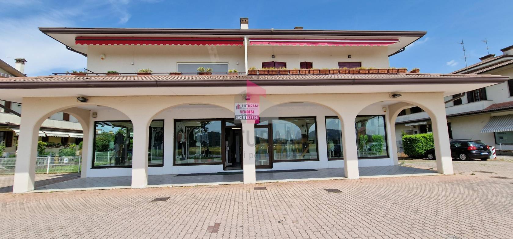 Locale commerciale in Vendita