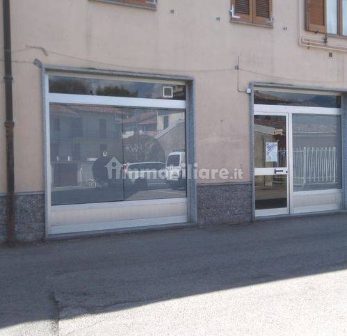 Locale commerciale in Vendita