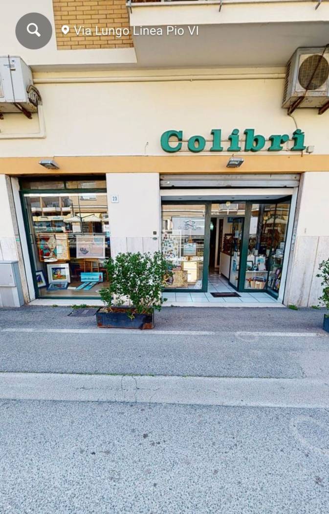 Locale commerciale in Vendita