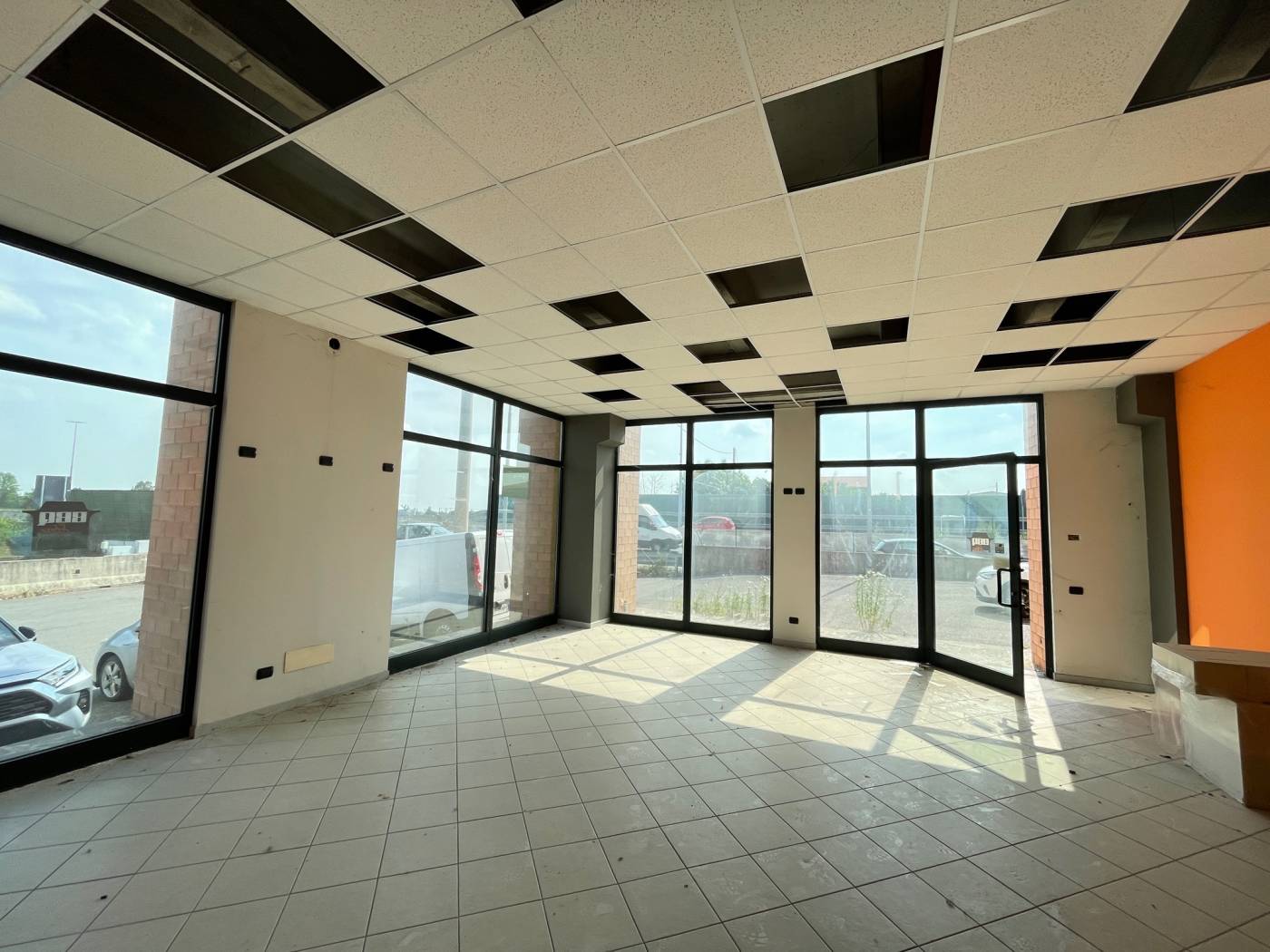 Locale commerciale in Vendita