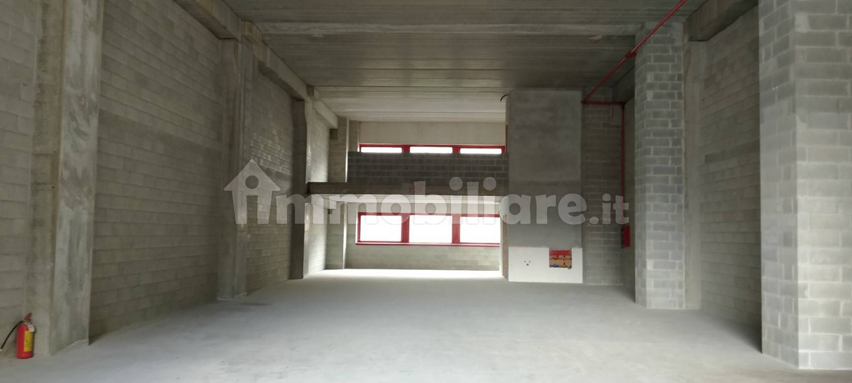 Capannone in Vendita