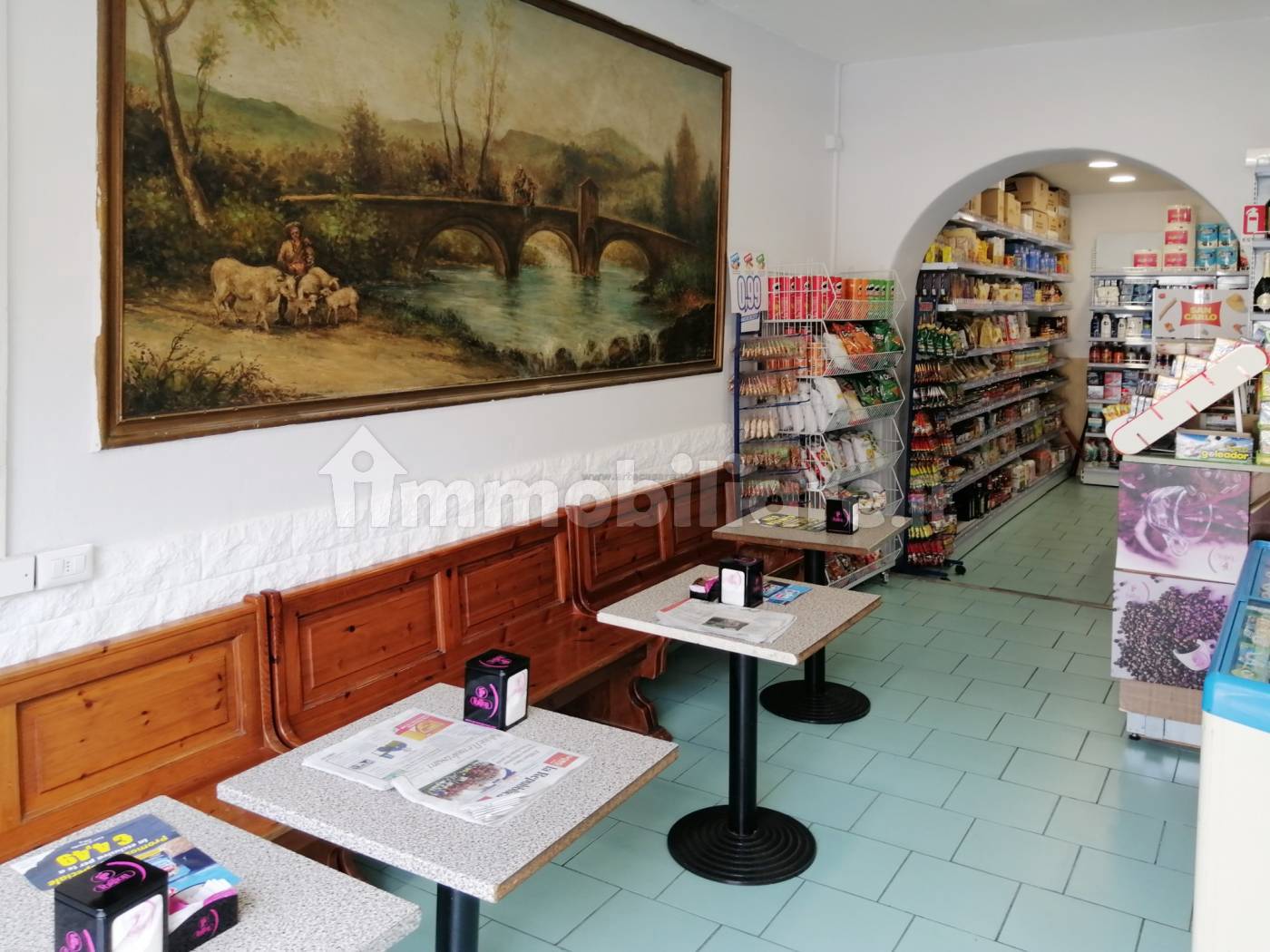 Locale commerciale in Vendita