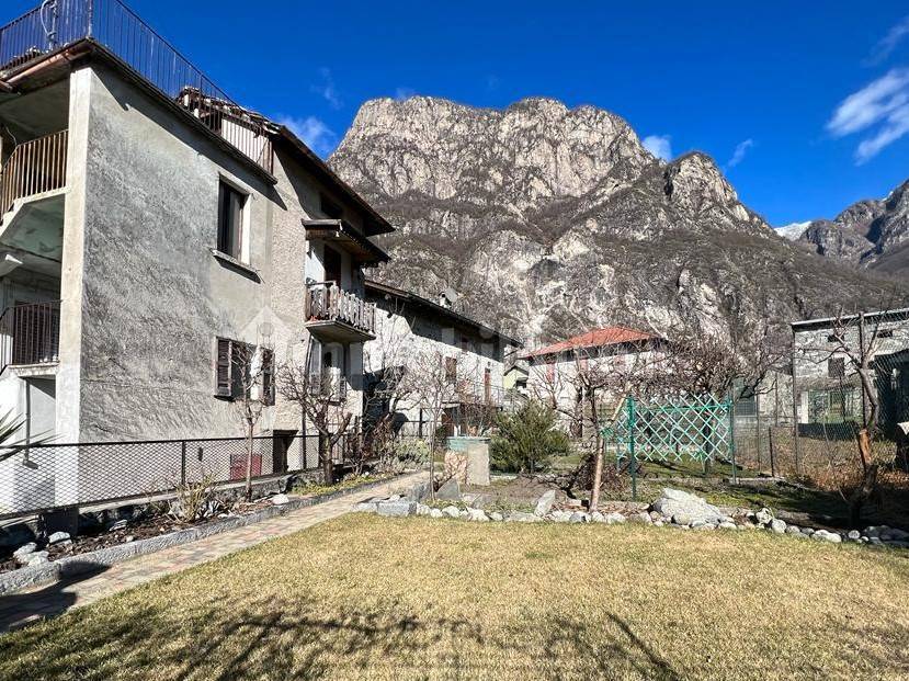 Trilocale via Roma 148, Centro, Novate Mezzola