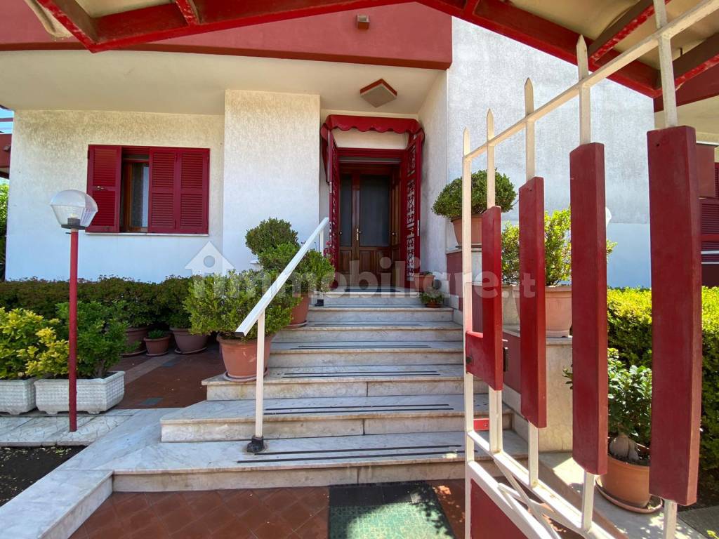 Sale Two-family villa in via Roberto Bracco 3 Pomigliano d'Arco. Good ...