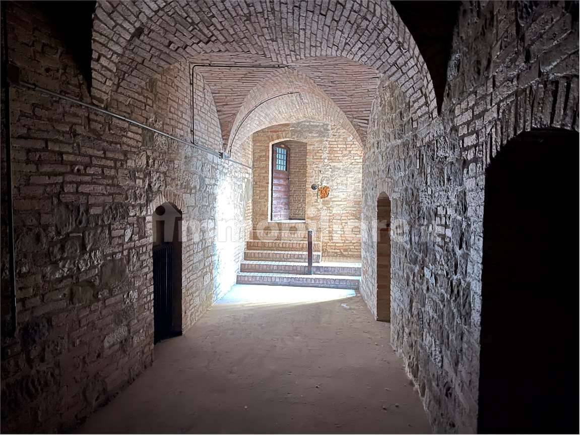 Locale commerciale in Vendita