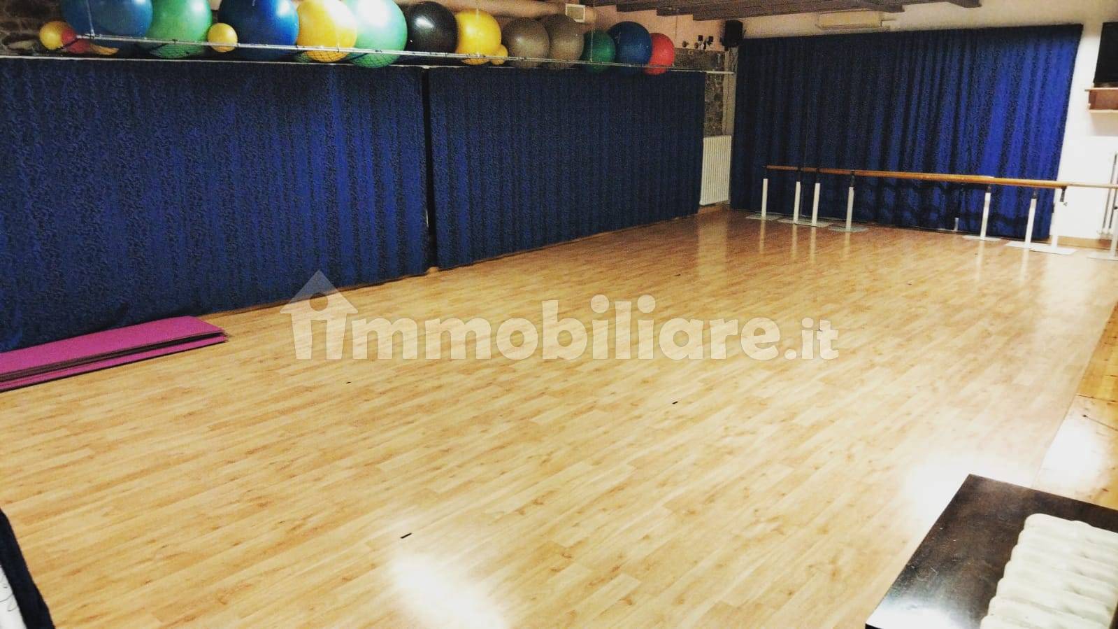 Locale commerciale in Vendita