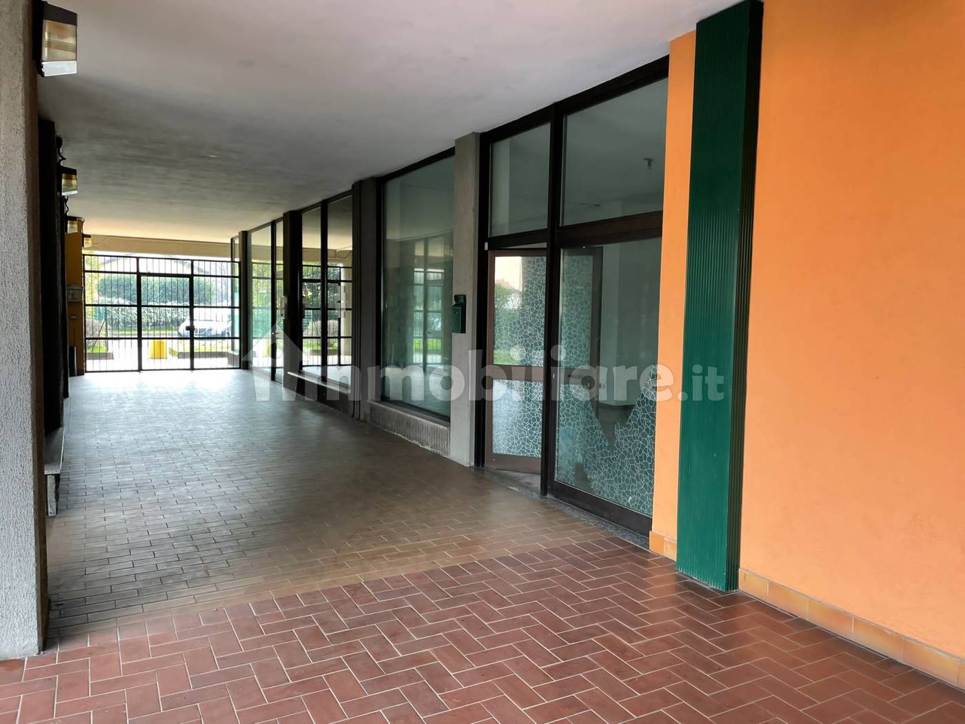 Locale commerciale in Vendita