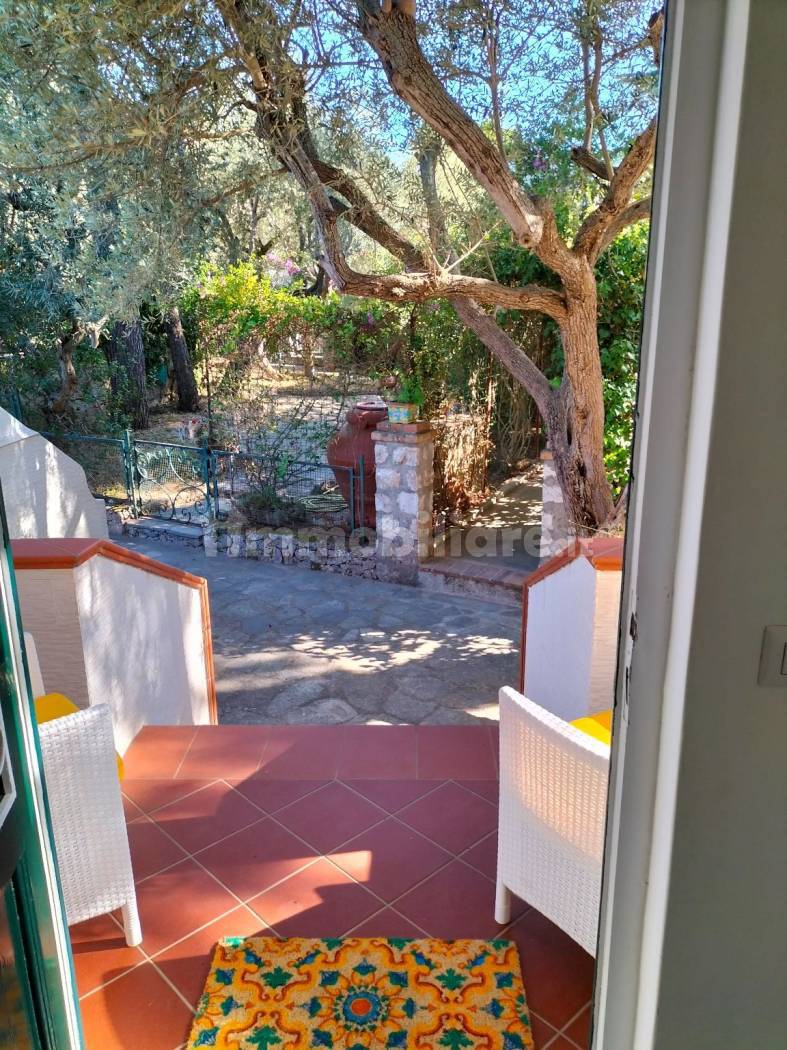 Quadrilocale via Damecuta 14, Anacapri