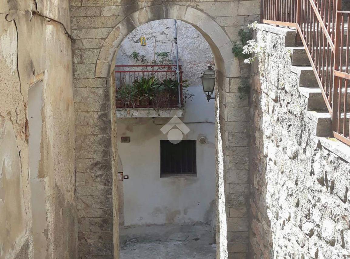 Quadrilocale salita Motta 18, Centro Storico, Cosenza