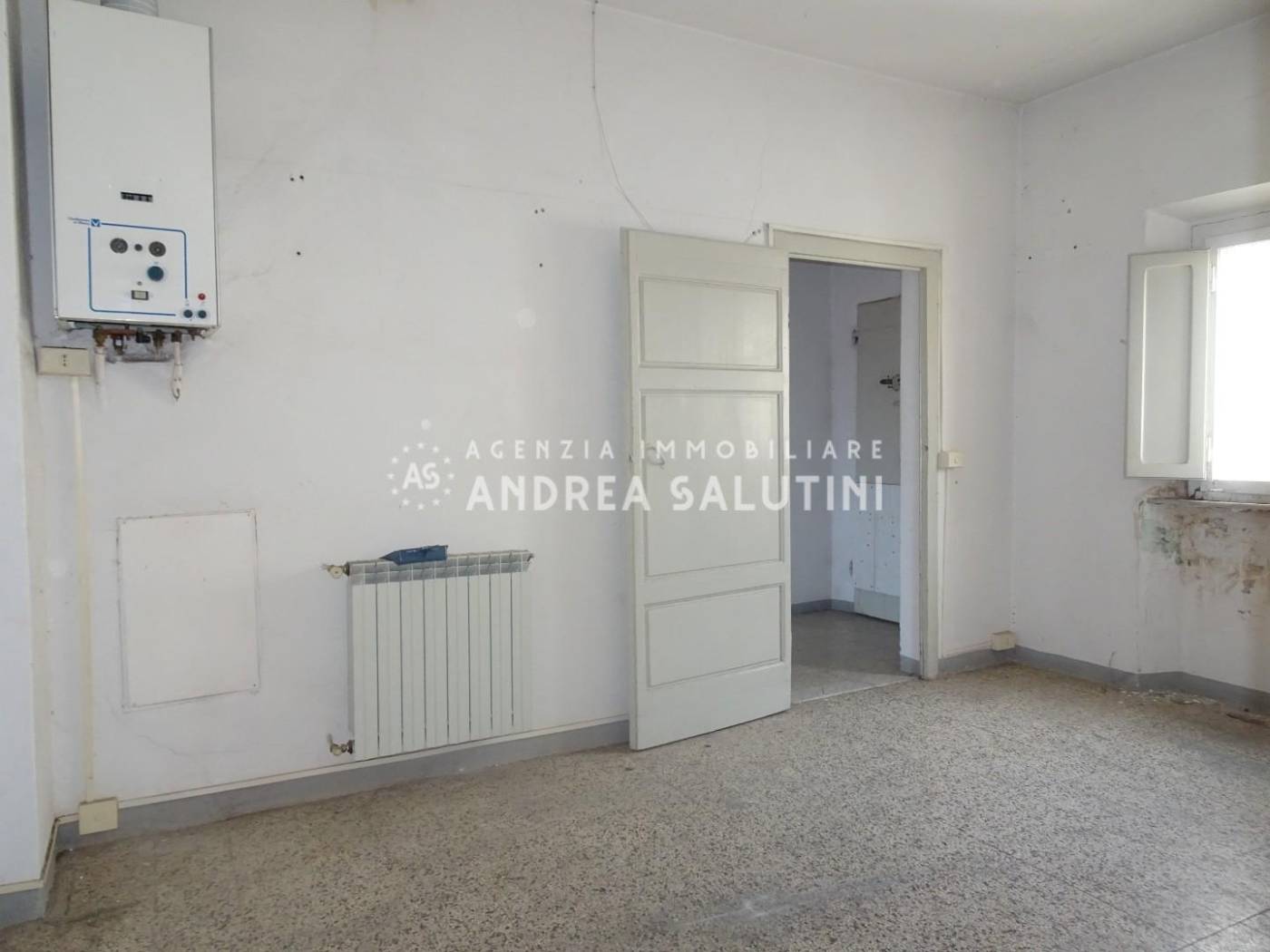 Appartamento da ristrutturare, terzo piano, Centro, Pontedera