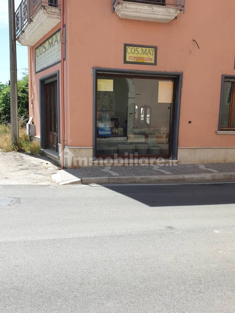 Locale commerciale in Vendita