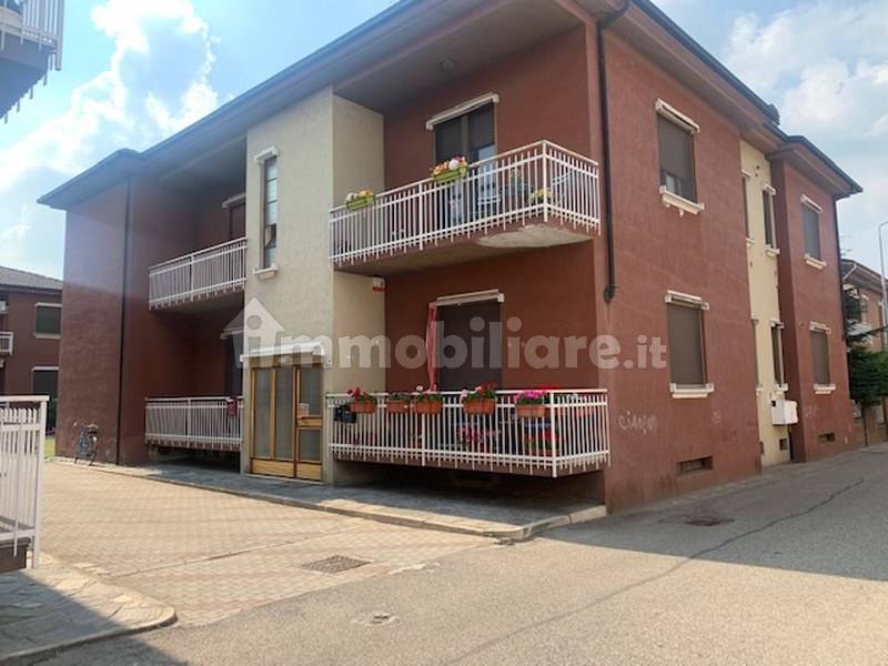 Trilocale via Ronchi dei Legionari 14, Centro, Tromello