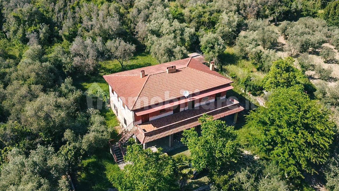 Trilocale via Colle della Civetta, Toffia