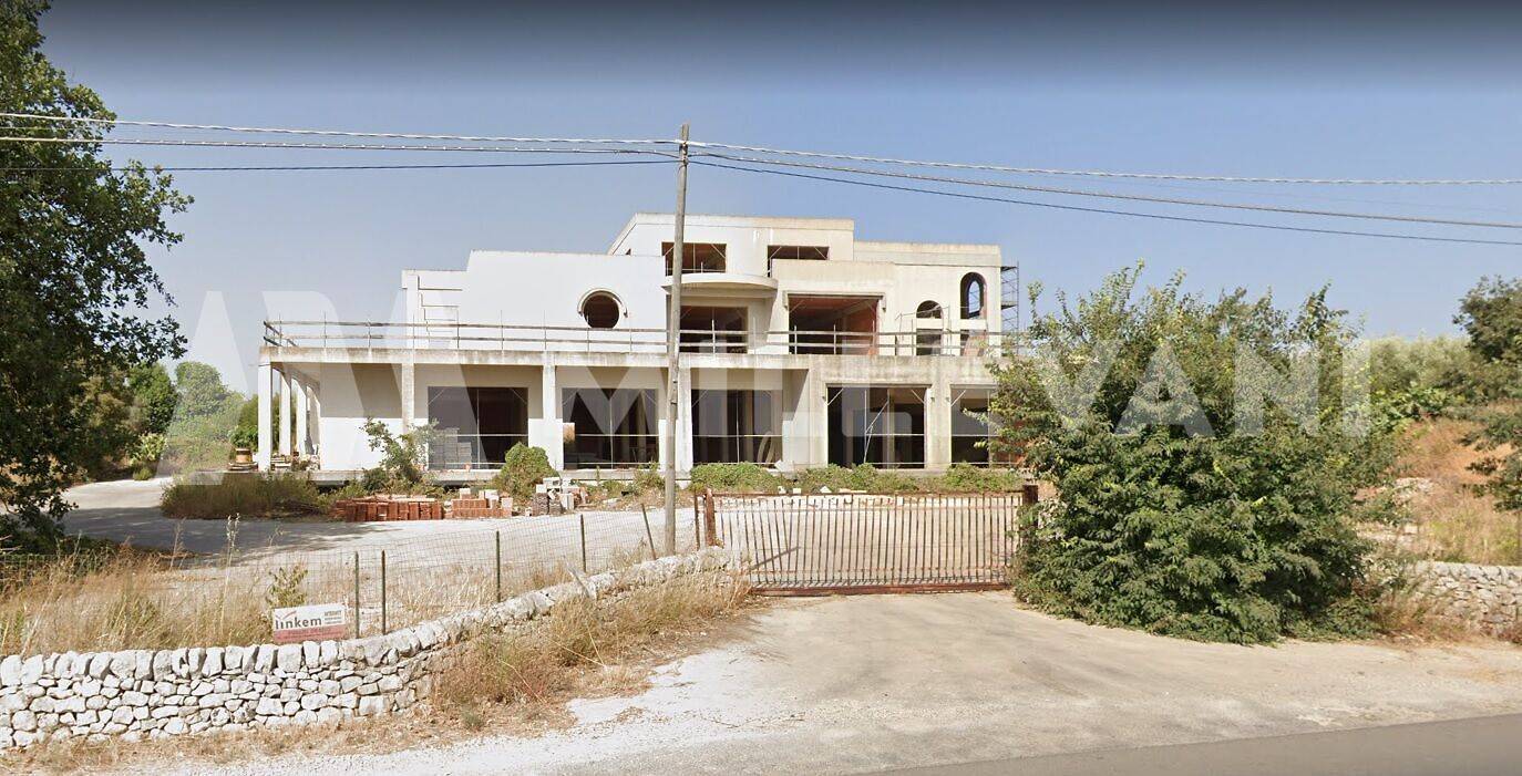 Locale commerciale in Vendita