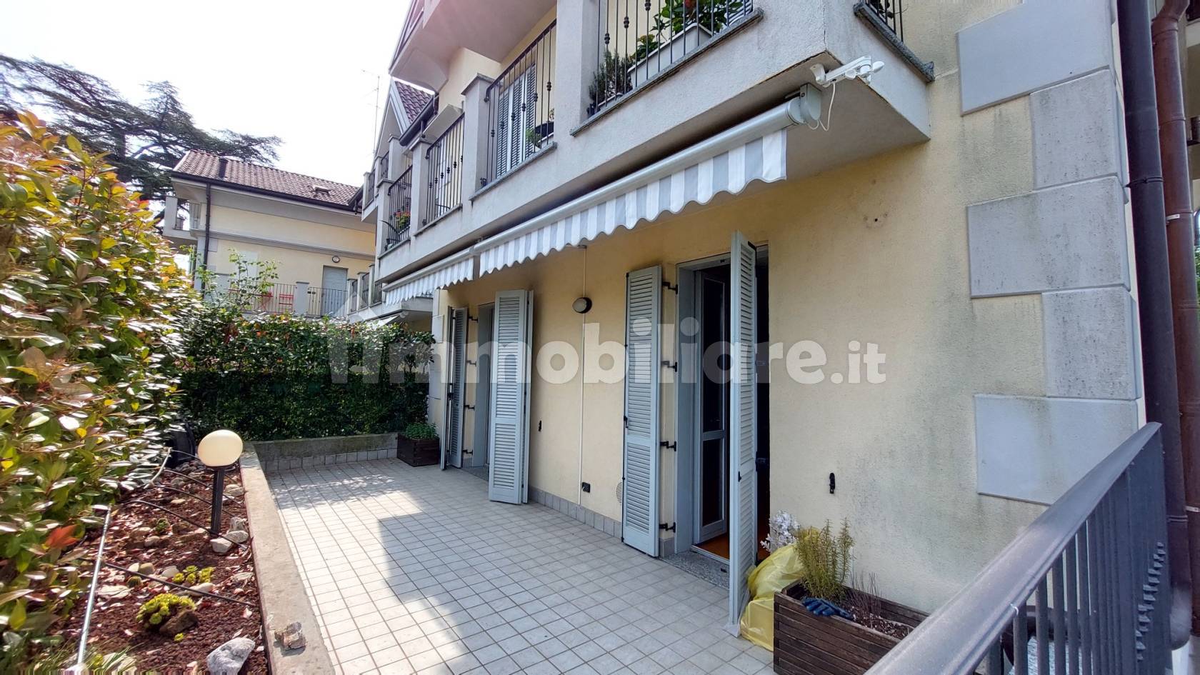 Bilocale via Carlo Mosè Bianchi, Centro, Inverigo