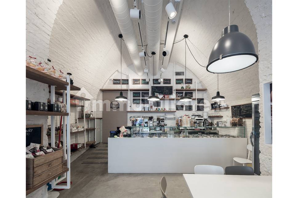 Locale commerciale in Vendita