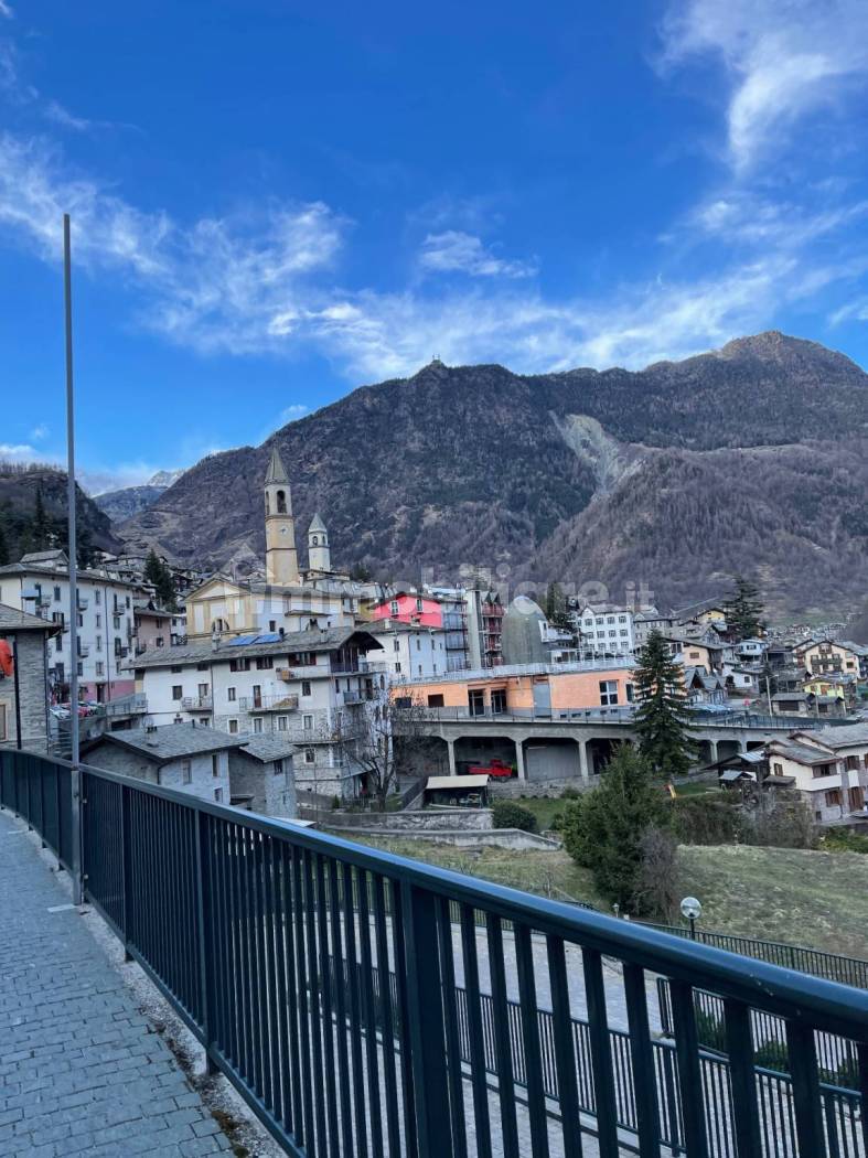 Trilocale via Roma 47, Centro, Chiesa in Valmalenco
