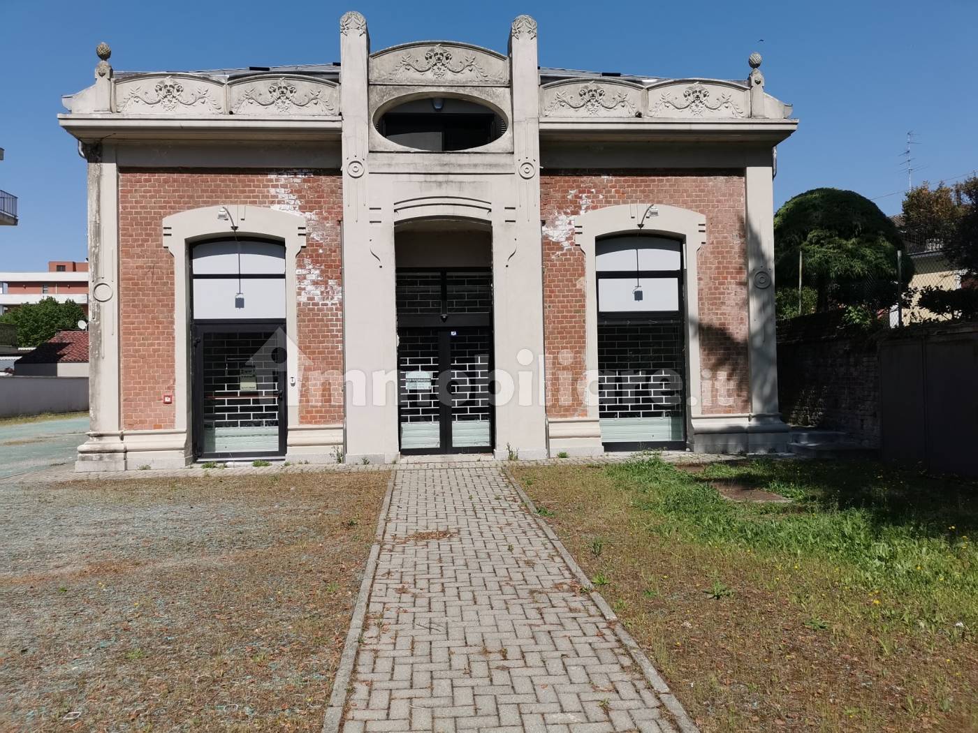 Locale commerciale in Vendita