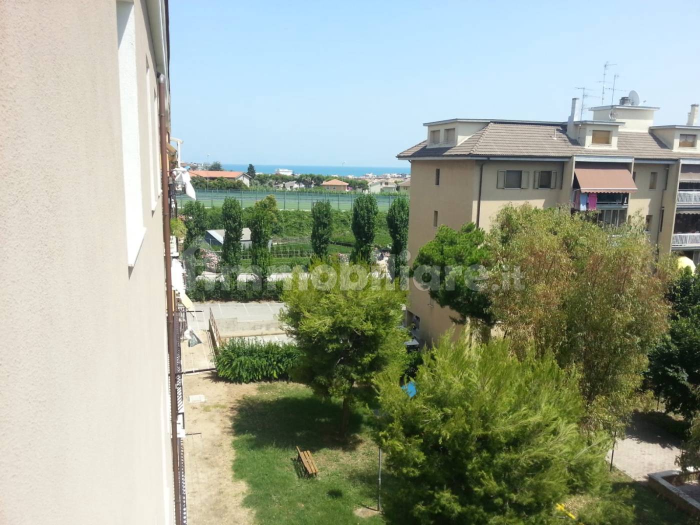 Trilocale via San Carlo 50, Centro, Grottammare