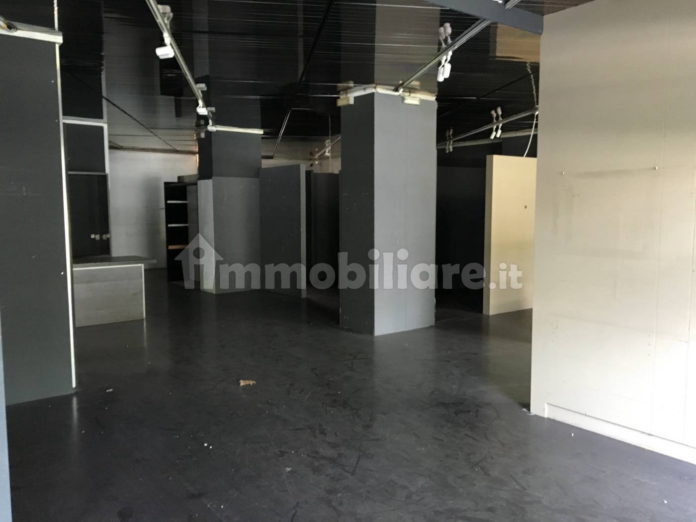 Locale commerciale in Vendita