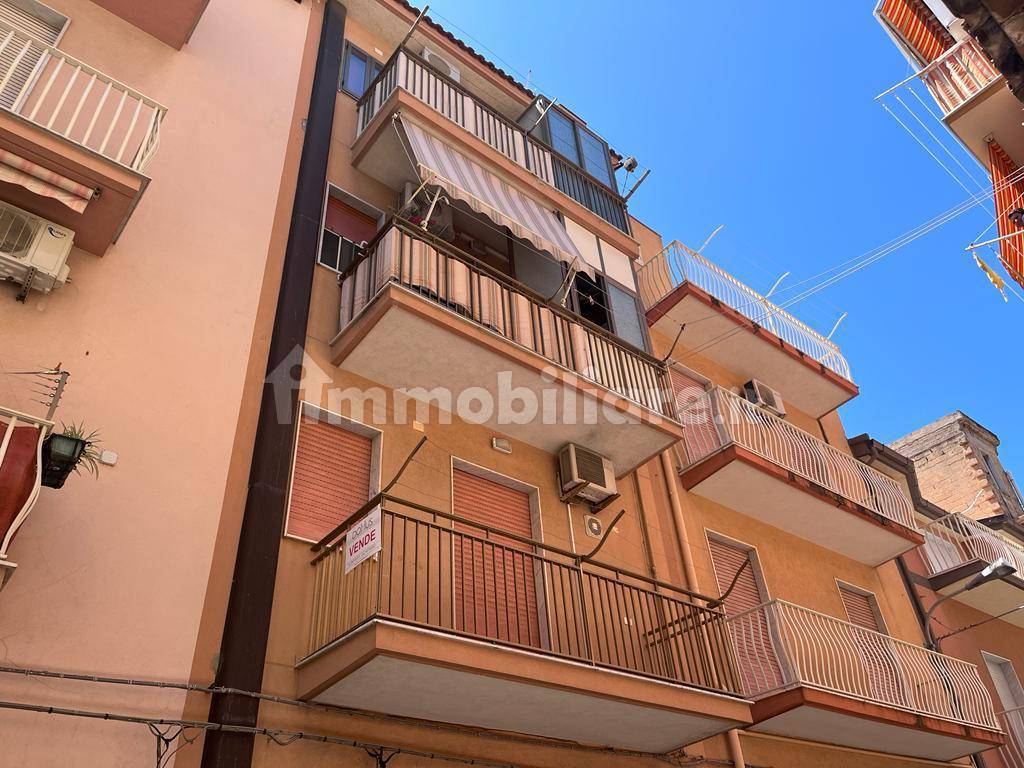 Trilocale via Ugo Foscolo 13, Centro, Gela