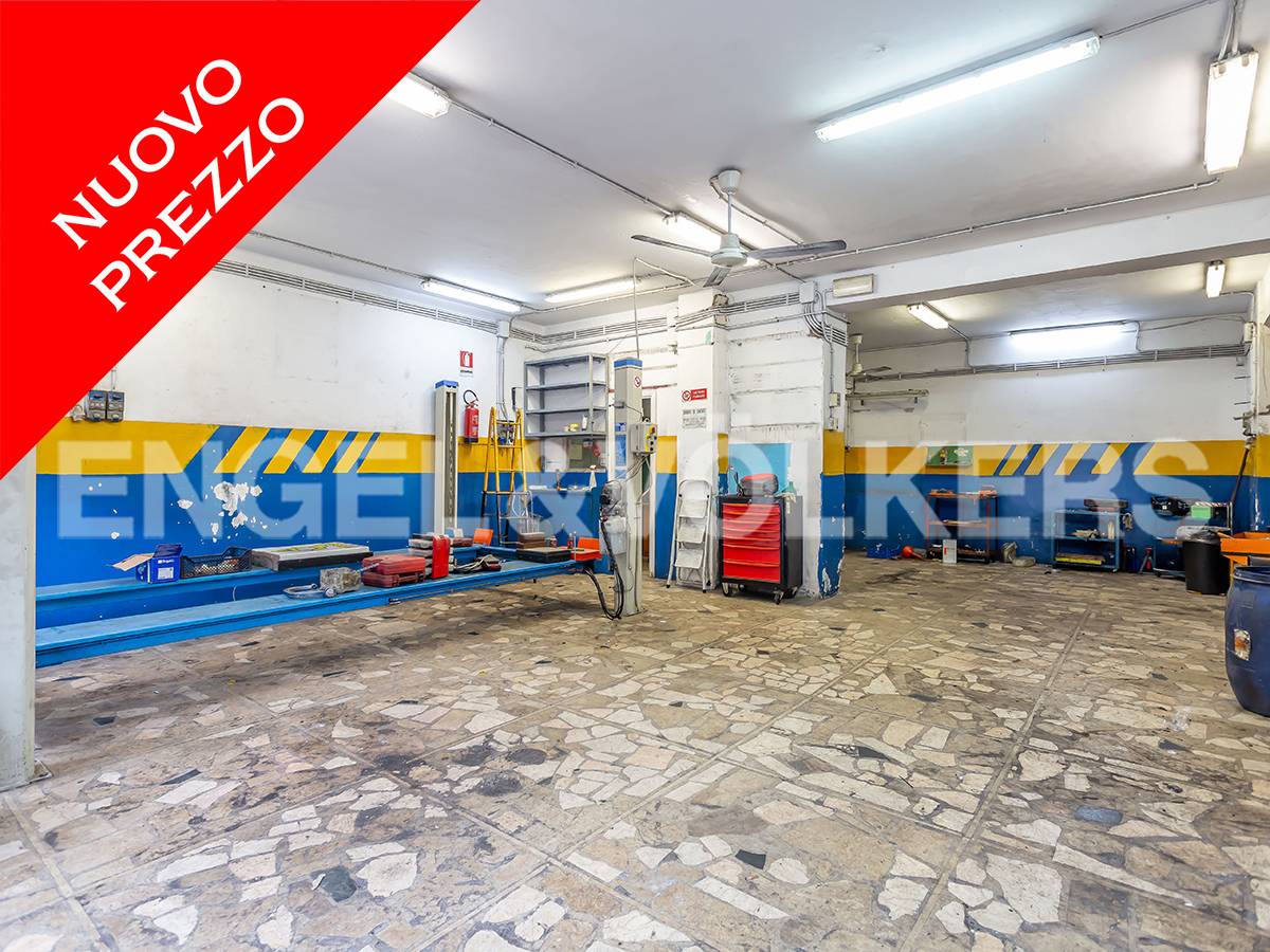 Locale commerciale in Vendita