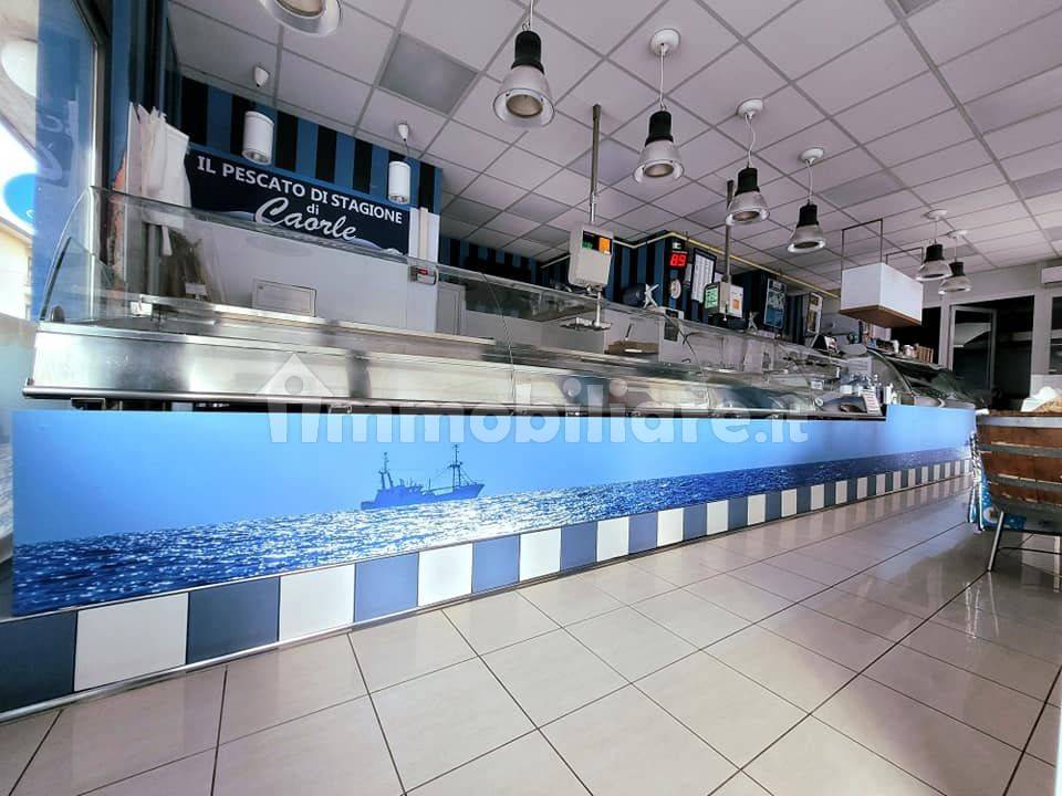 Pescheria in Vendita