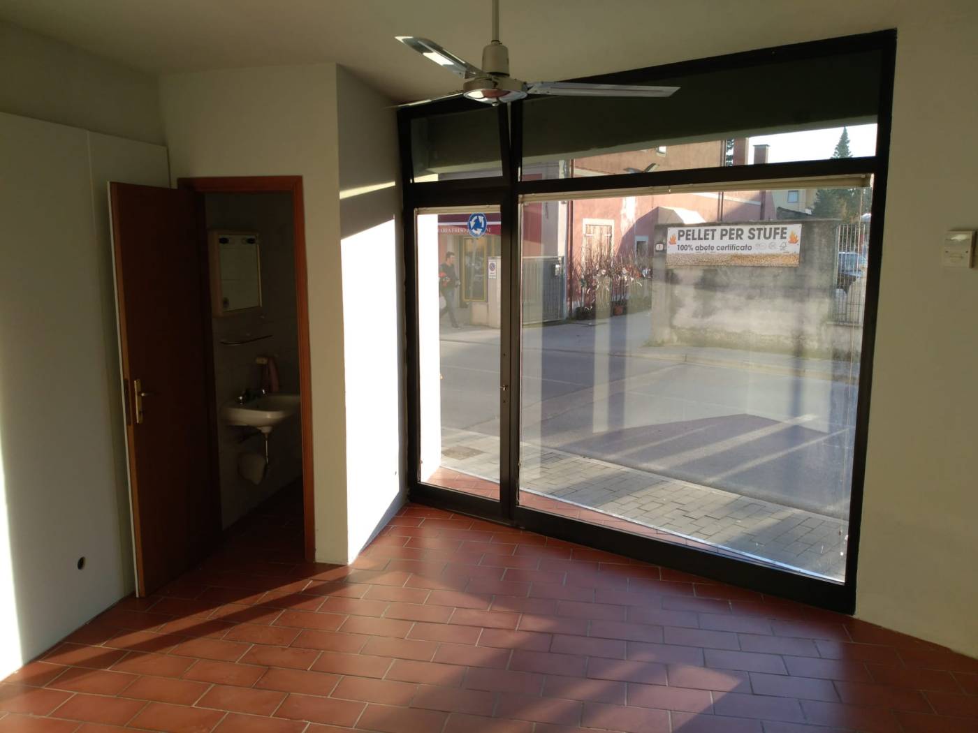 Locale commerciale in Vendita