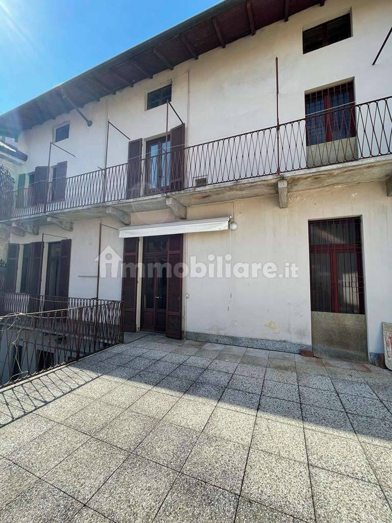 Appartamento corso Cavour, Centro, Borgomanero