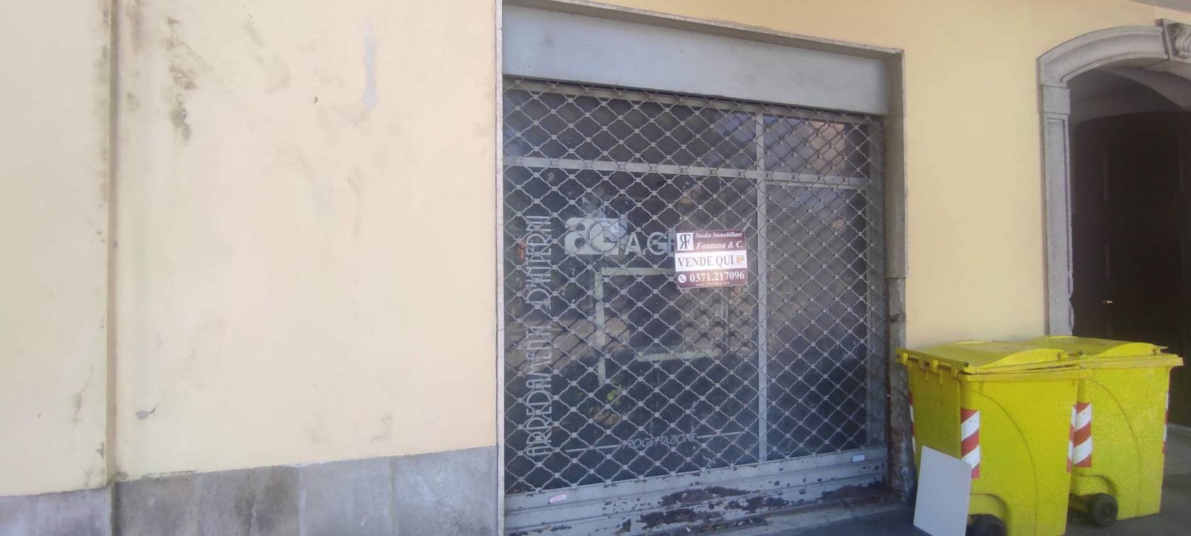 Locale commerciale in Vendita