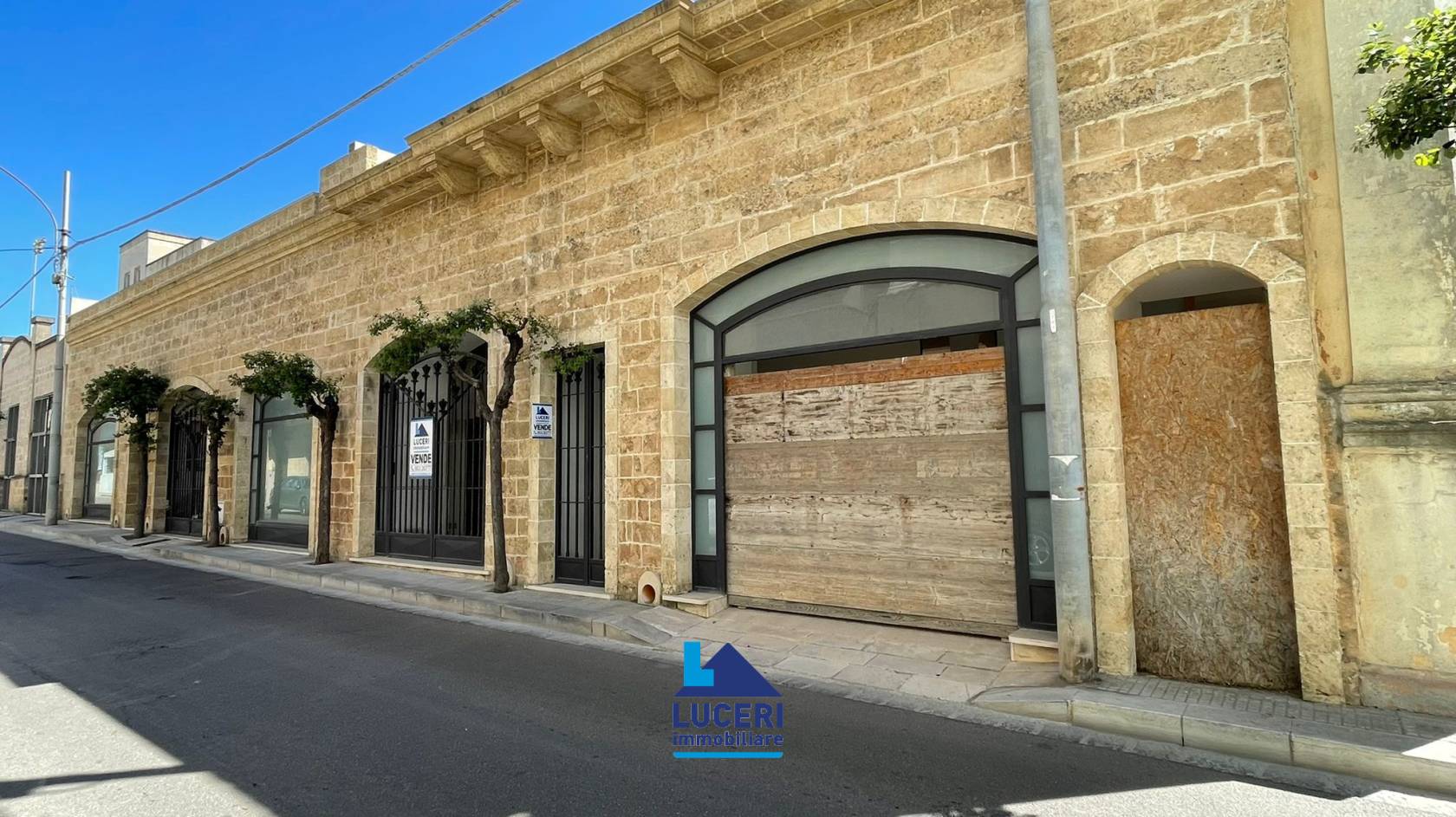 Locale commerciale in Vendita