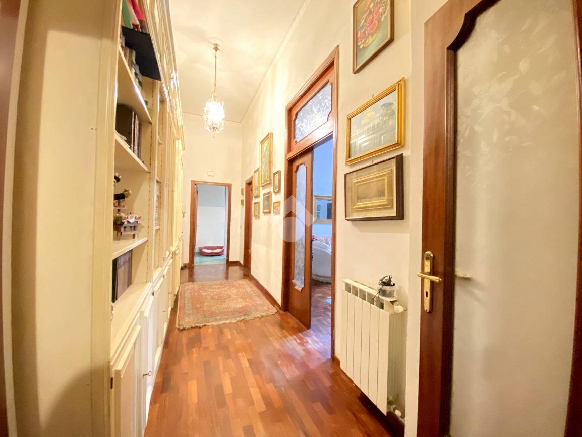 Appartamento via monte di dio, Chiaia, Napoli