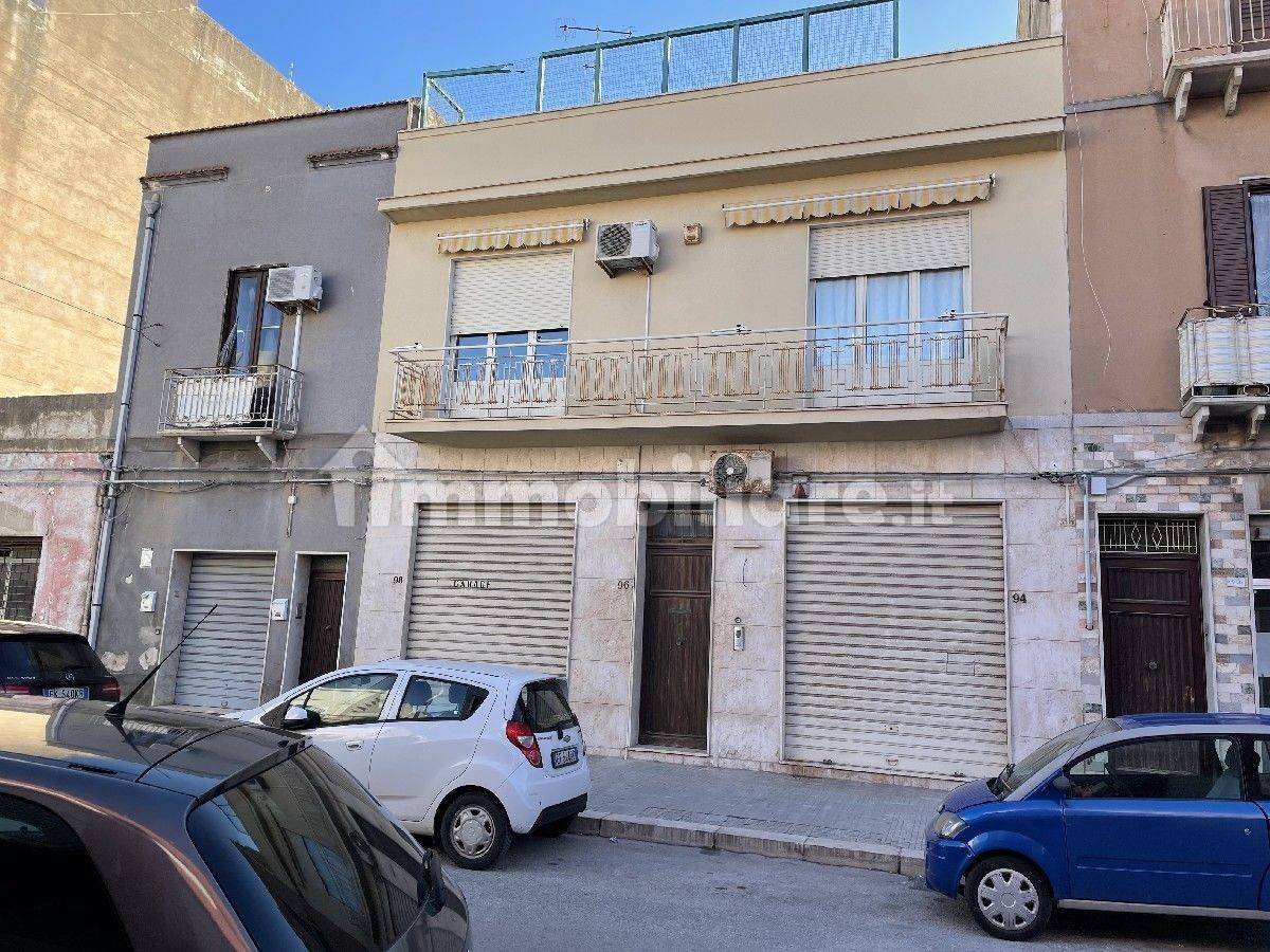 Locale commerciale in Vendita