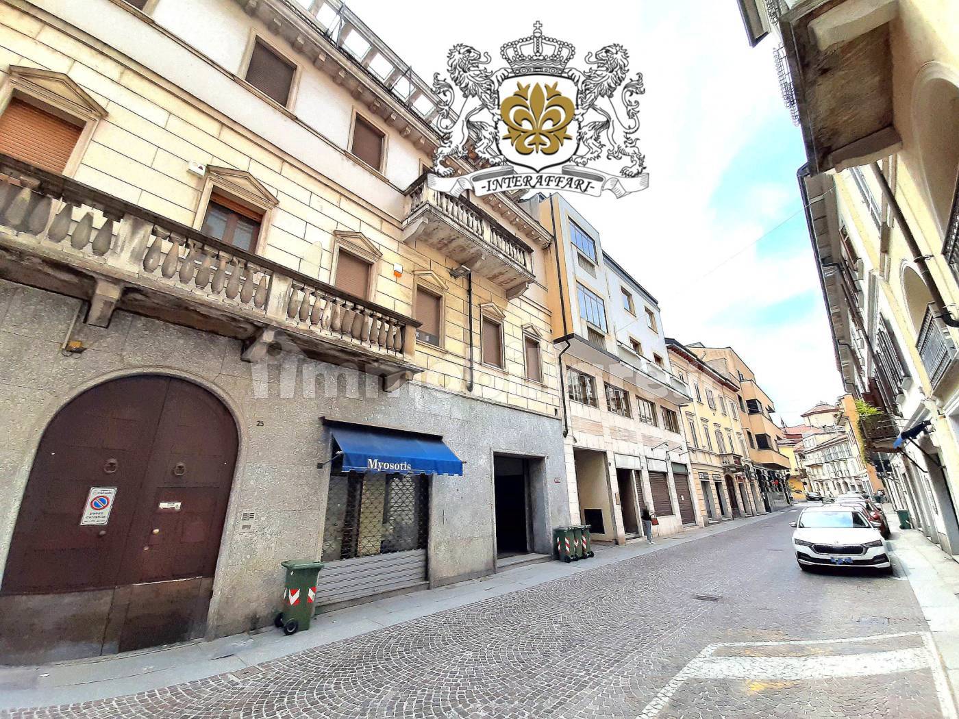 Locale commerciale in Vendita