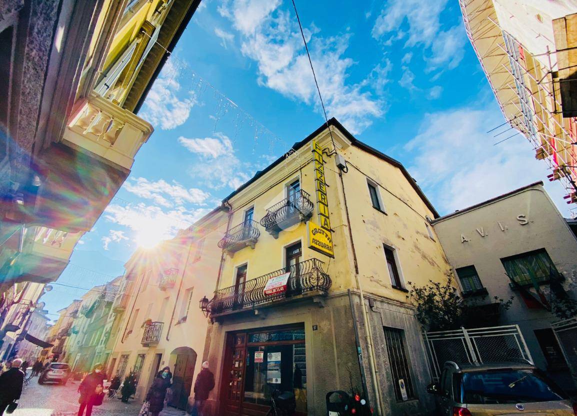 Locale commerciale in Vendita