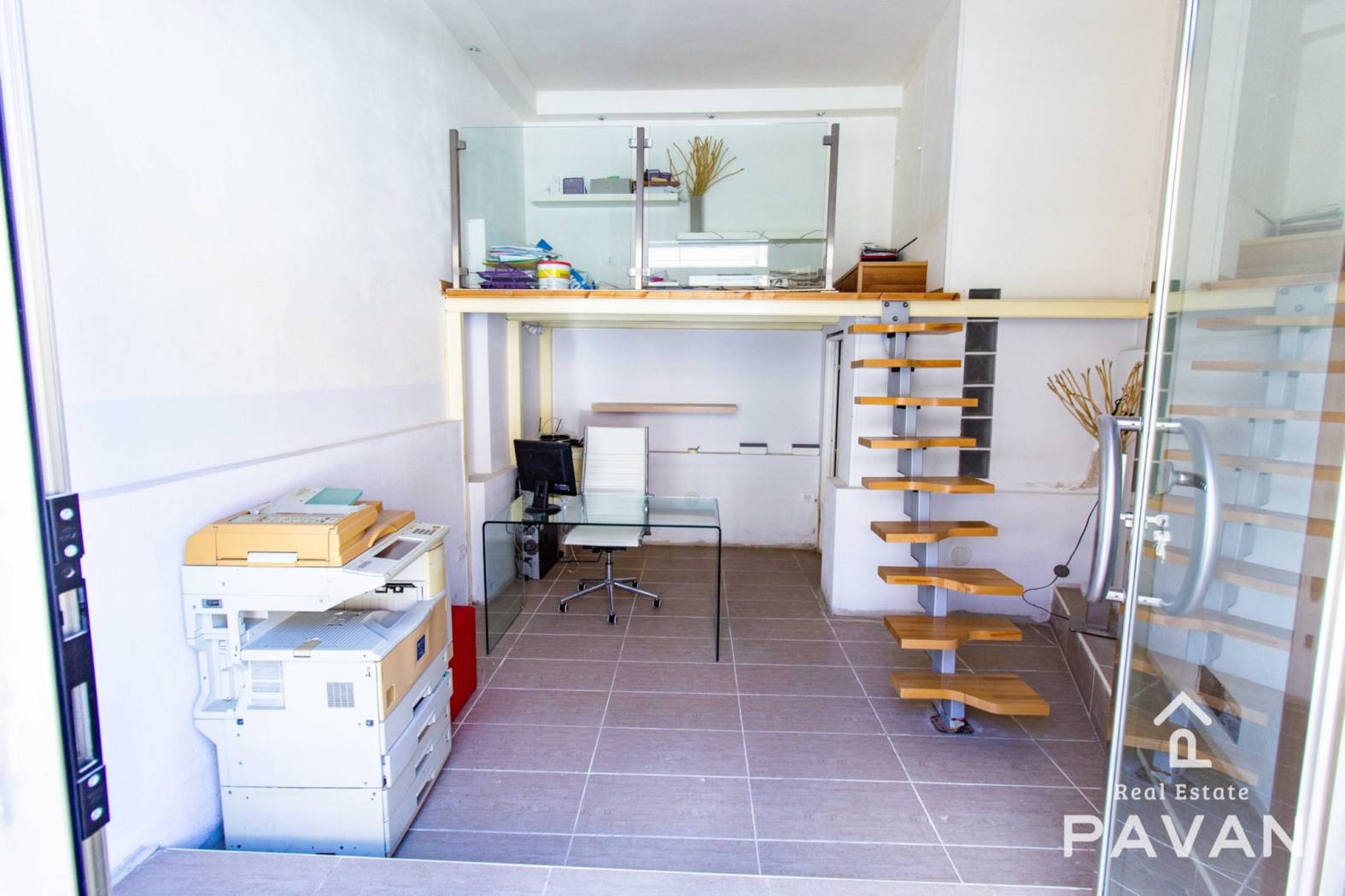 Locale commerciale in Vendita