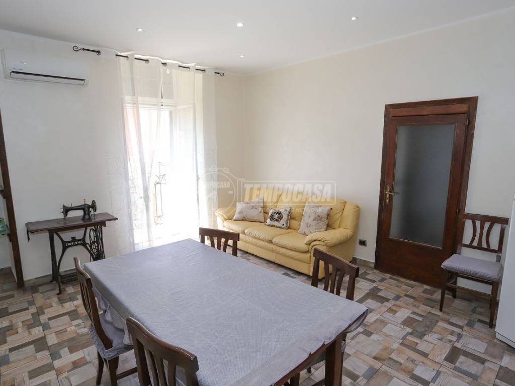 Vendita Appartamento Triggiano. Trilocale in corso Vittorio Emanuele ...