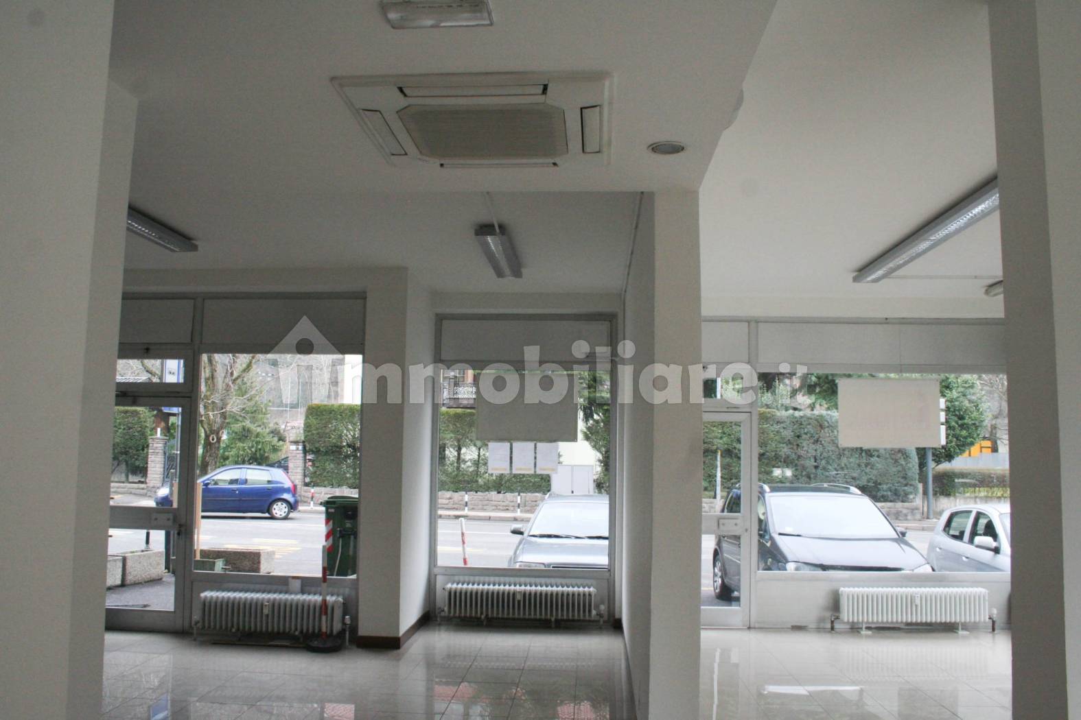 Locale commerciale in Vendita