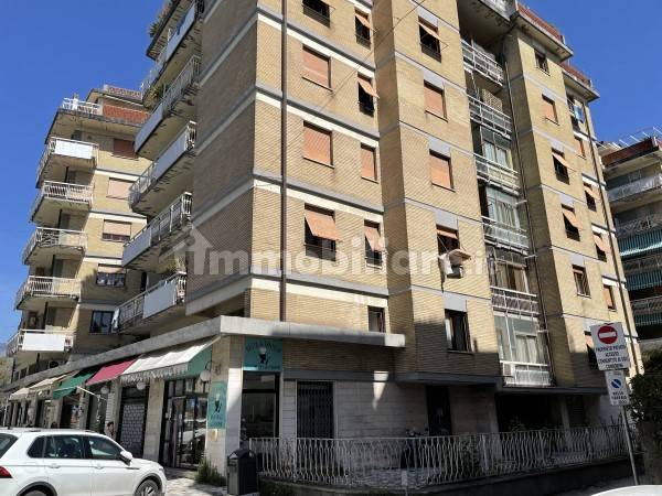 Locale commerciale in Vendita