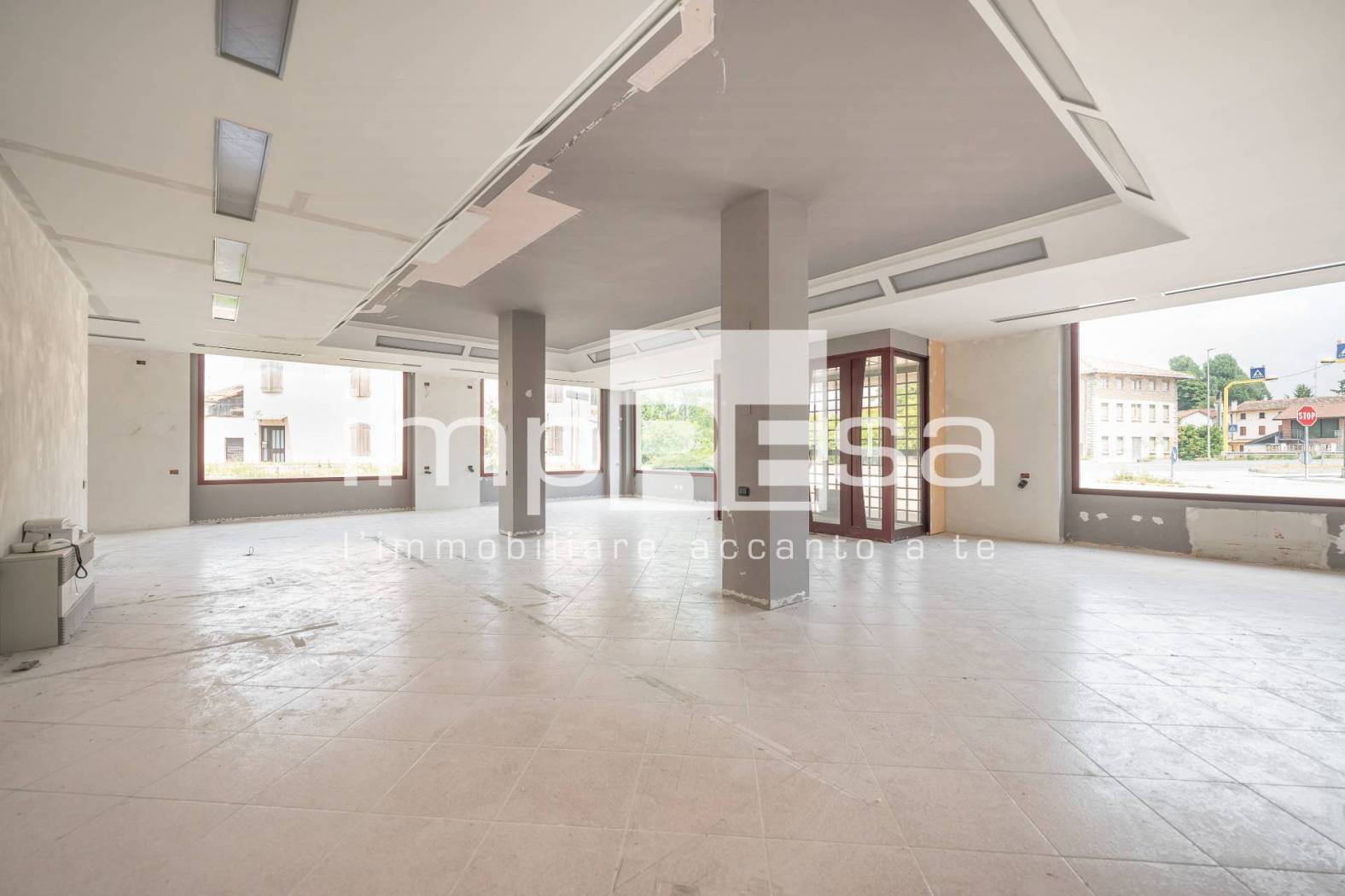 Locale commerciale in Vendita