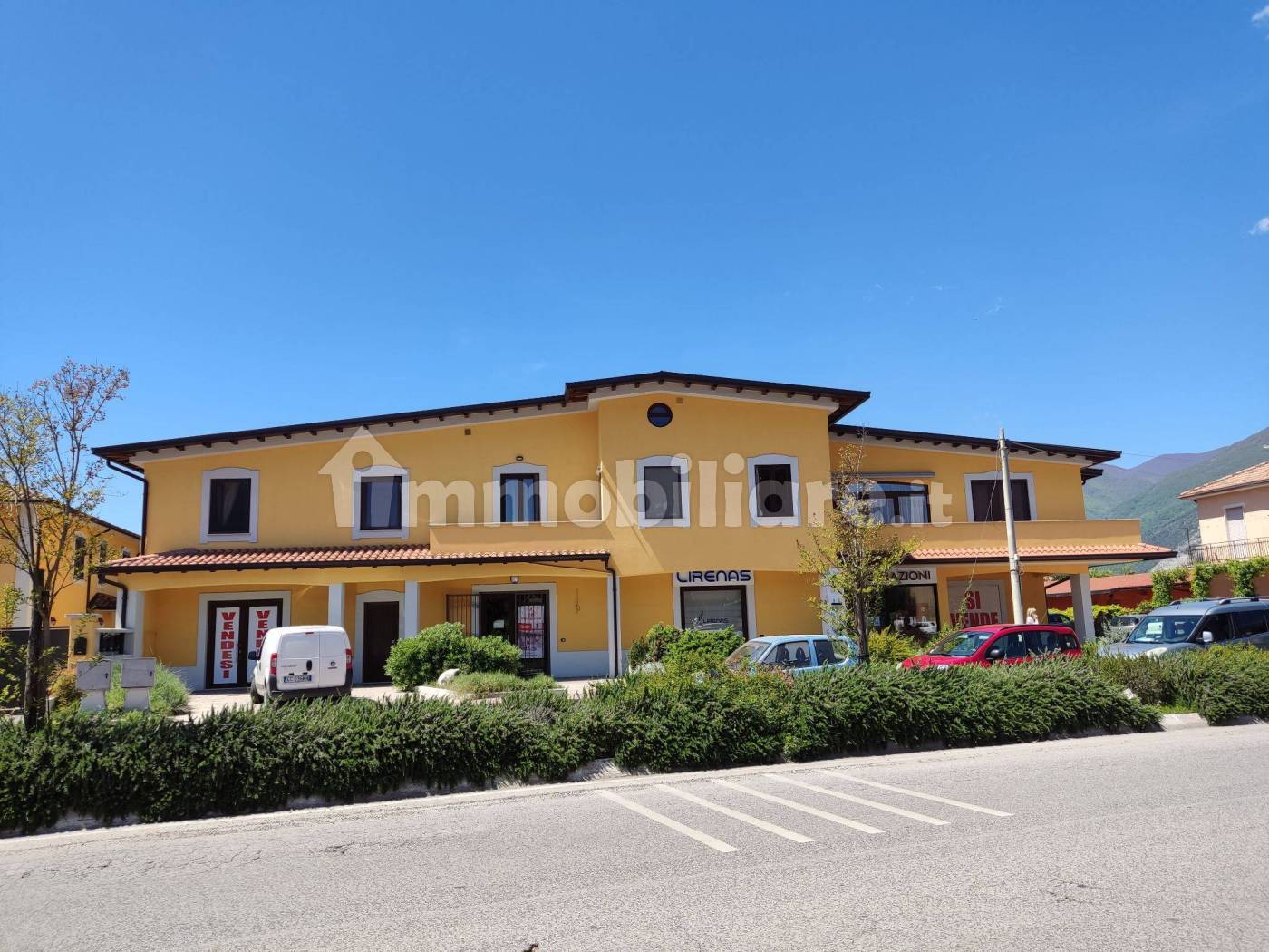 Locale commerciale in Vendita