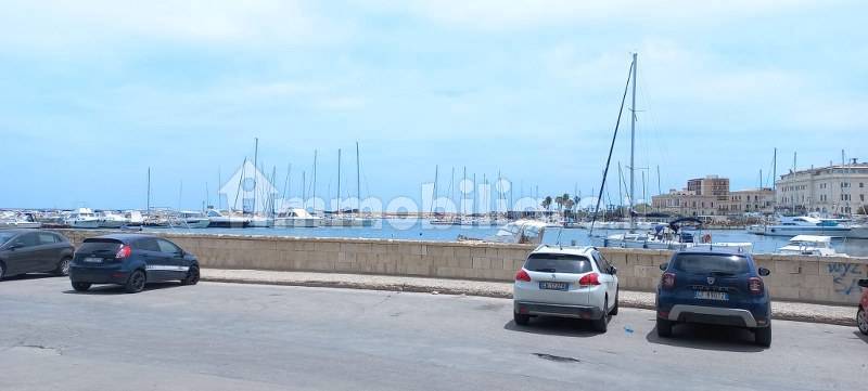 Locale commerciale in Vendita