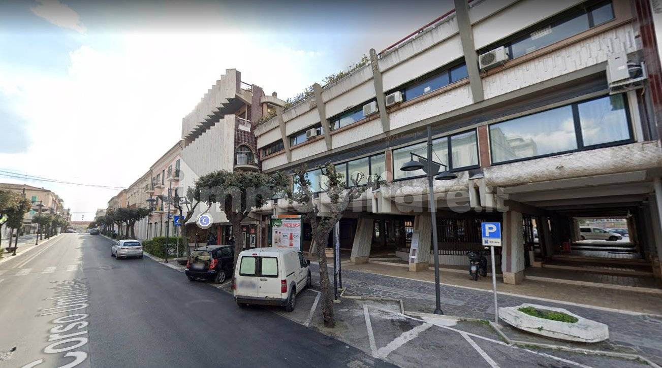 Locale commerciale in Vendita