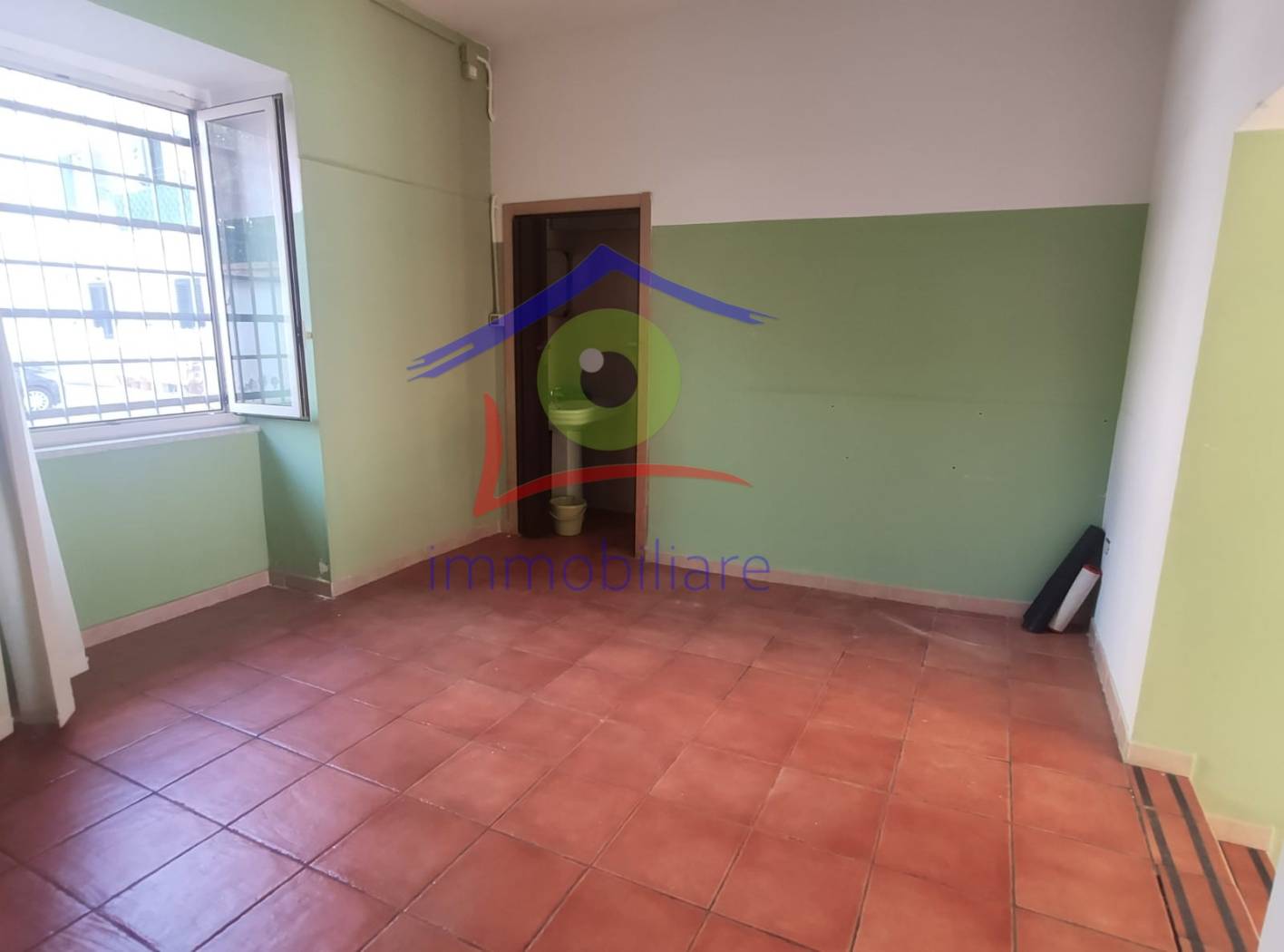 Locale commerciale in Vendita