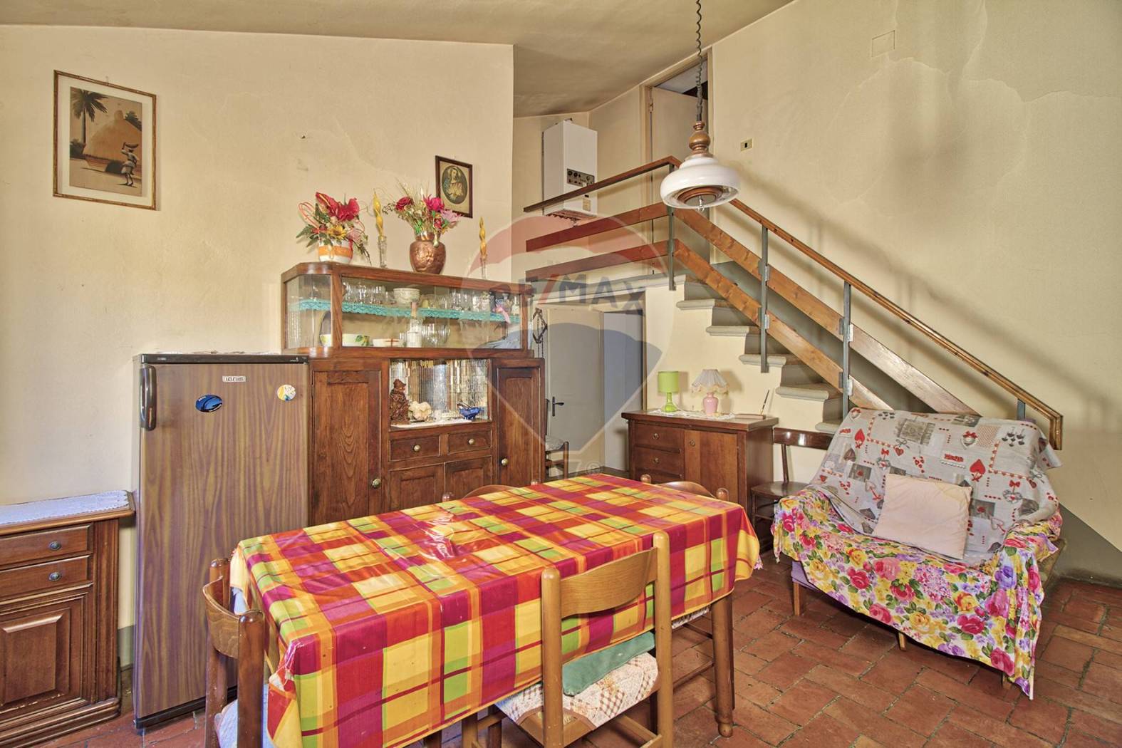 Trilocale da ristrutturare, su più livelli, Bucine