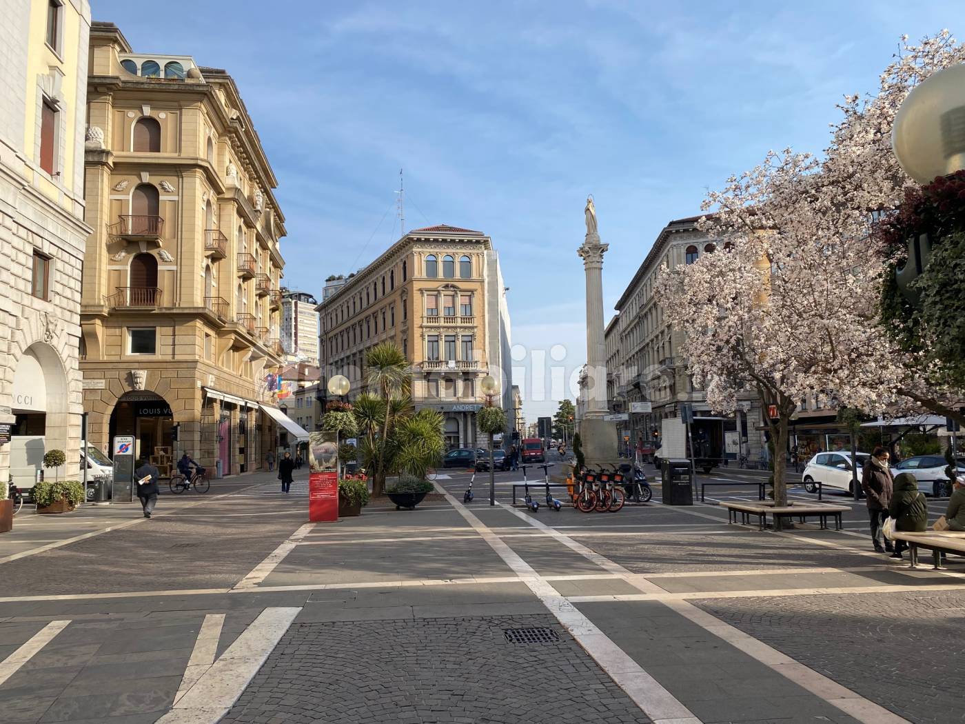 Locale commerciale in Vendita