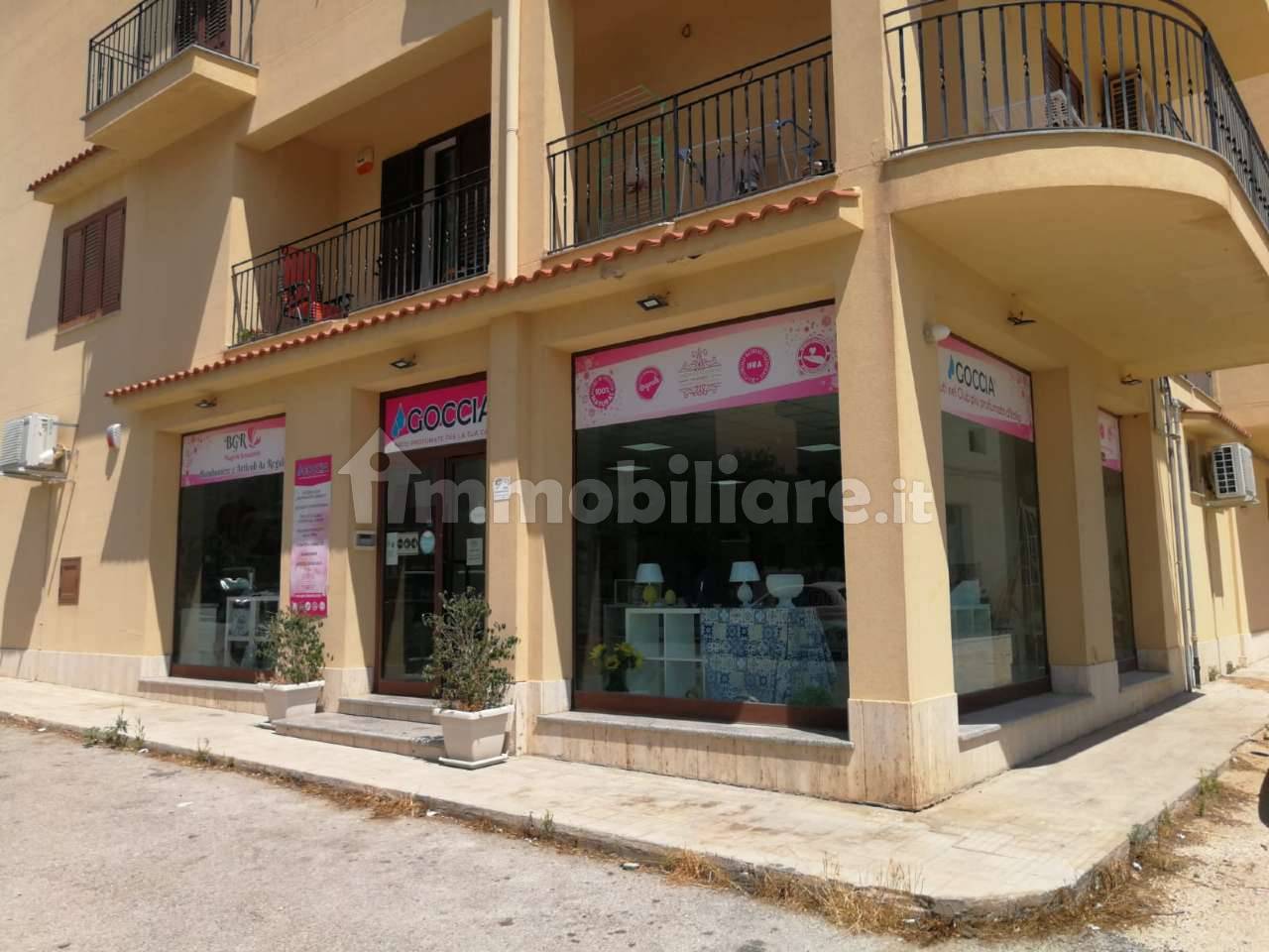 Locale commerciale in Vendita