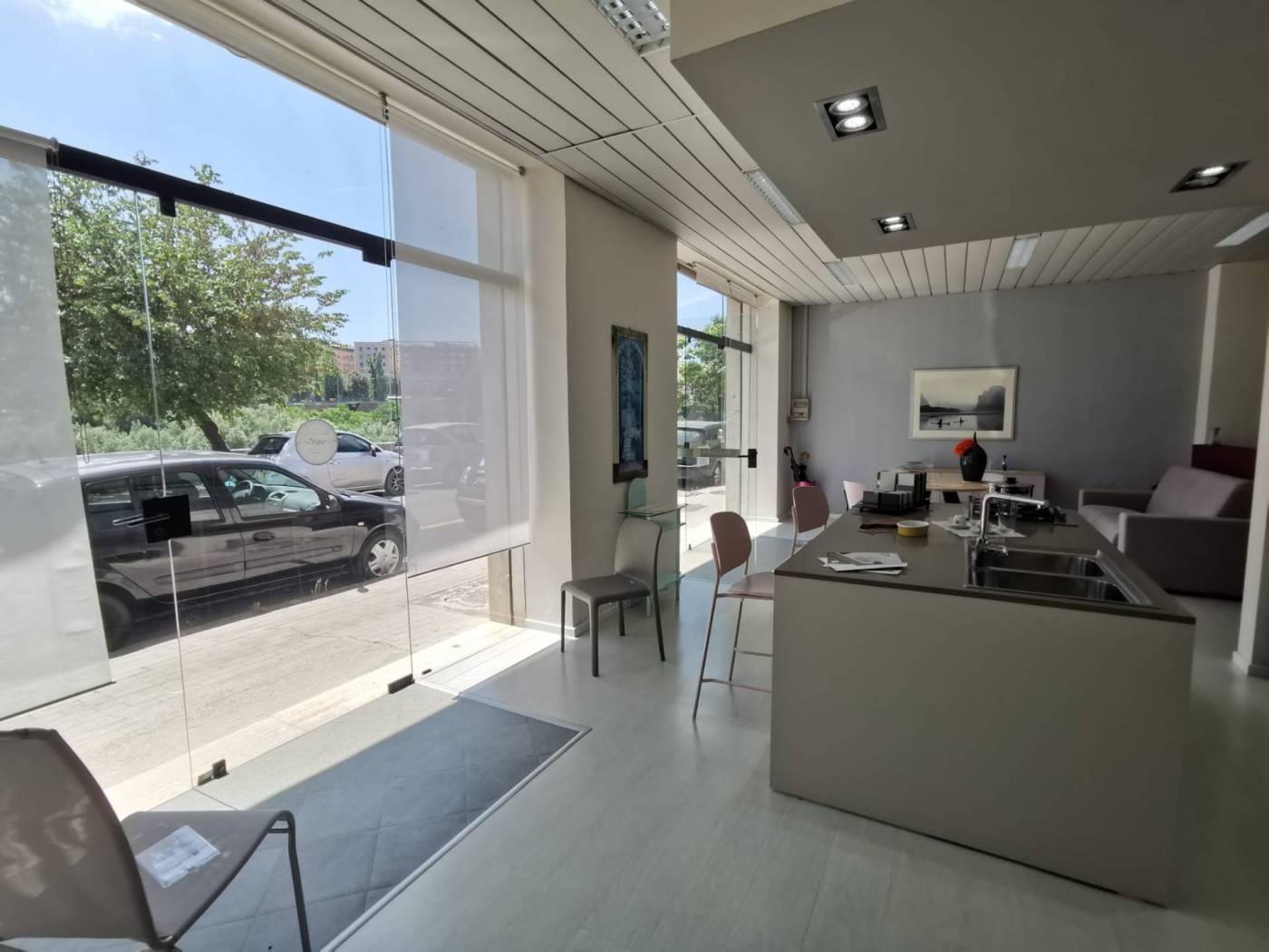 Locale commerciale in Vendita